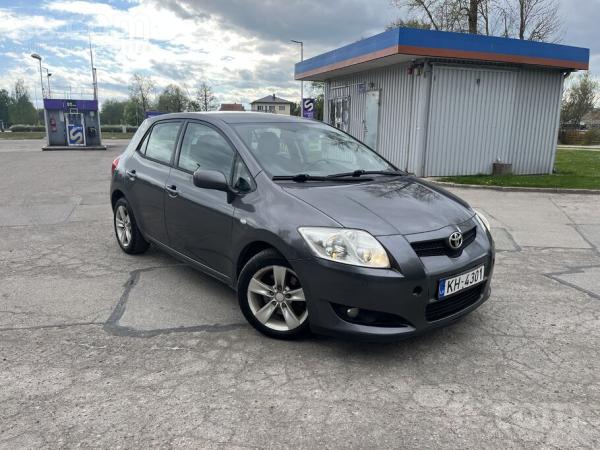 Grey Toyota Auris 2008 in Jelgava, with an engine capacity of 2.00 L and mileage of 344 thousand km for 1670 €, photo 4 on AUTOMOTO.COM.LV