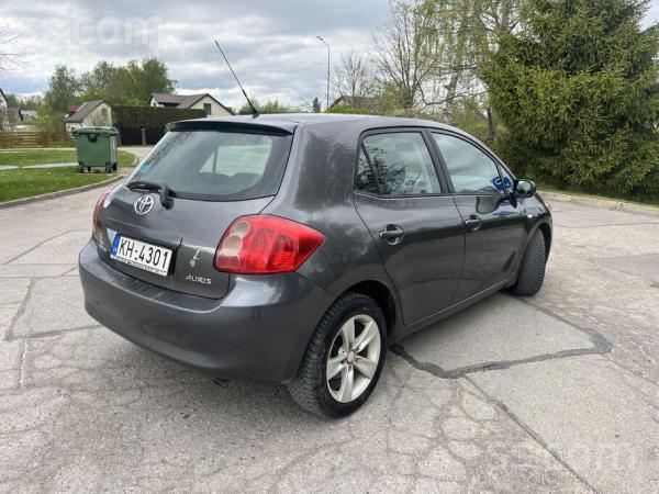 Grey Toyota Auris 2008 in Jelgava, with an engine capacity of 2.00 L and mileage of 344 thousand km for 1670 €, photo 5 on AUTOMOTO.COM.LV