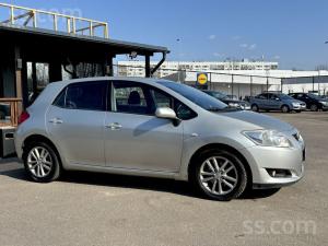 Grey Toyota Auris 2008 in Riga, with an engine capacity of 2.00 L and mileage of 228 thousand km for 2650 €, photo 5 on AUTOMOTO.COM.LV
