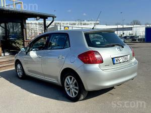 Grey Toyota Auris 2008 in Riga, with an engine capacity of 2.00 L and mileage of 228 thousand km for 2650 €, photo 6 on AUTOMOTO.COM.LV