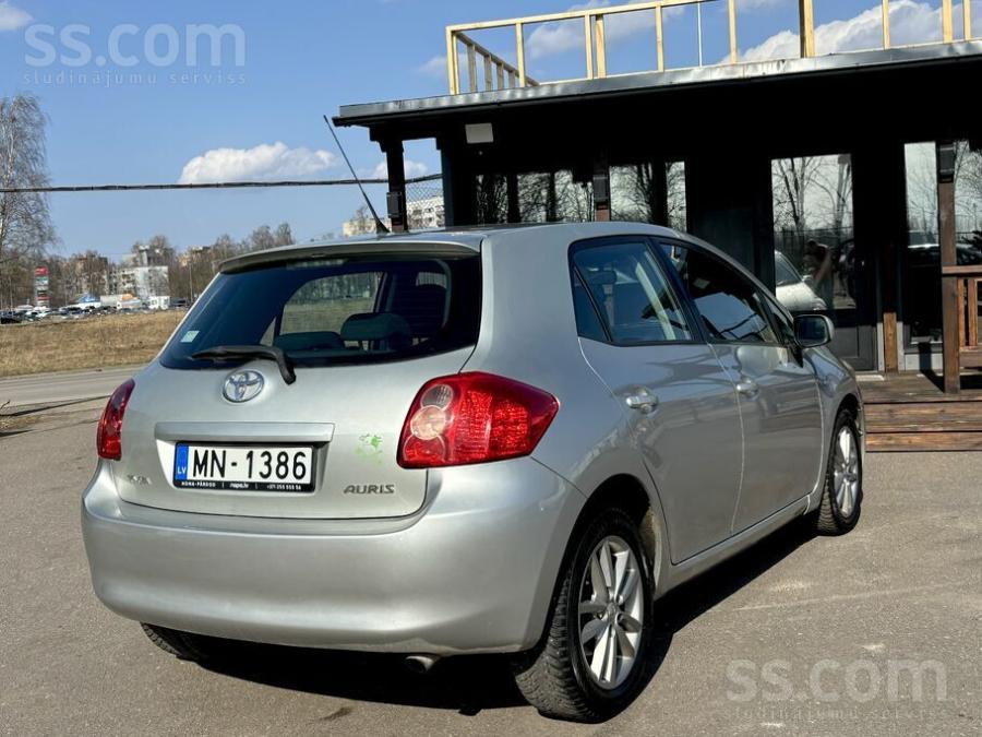 Grey Toyota Auris 2008 in Riga, with an engine capacity of 2.00 L and mileage of 228 thousand km for 2650 €, photo 7 on AUTOMOTO.COM.LV