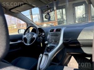 Grey Toyota Auris 2008 in Riga, with an engine capacity of 2.00 L and mileage of 228 thousand km for 2650 €, photo 8 on AUTOMOTO.COM.LV
