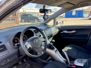 Grey Toyota Auris 2008 in Riga, with an engine capacity of 2.00 L and mileage of 228 thousand km for 2650 €, photo 10 on AUTOMOTO.COM.LV
