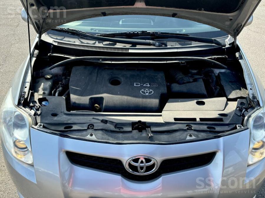 Grey Toyota Auris 2008 in Riga, with an engine capacity of 2.00 L and mileage of 228 thousand km for 2650 €, photo 12 on AUTOMOTO.COM.LV