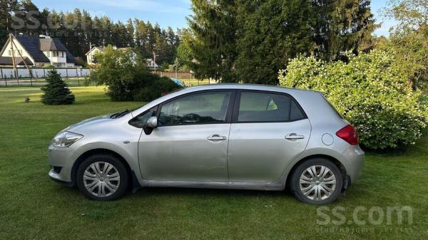 Grey Toyota Auris 2008 in Riga, with an engine capacity of 1.60 L and mileage of 264 thousand km for 1150 €, photo 2 on AUTOMOTO.COM.LV
