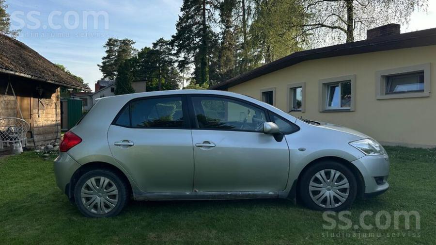Pelēks Toyota Auris 2008 Rīga, ar dzinēja tilpumu 1.60 L un nobraukumu 264 tūkst. km par 1150 €, foto 4 vietnē AUTOMOTO.COM.LV