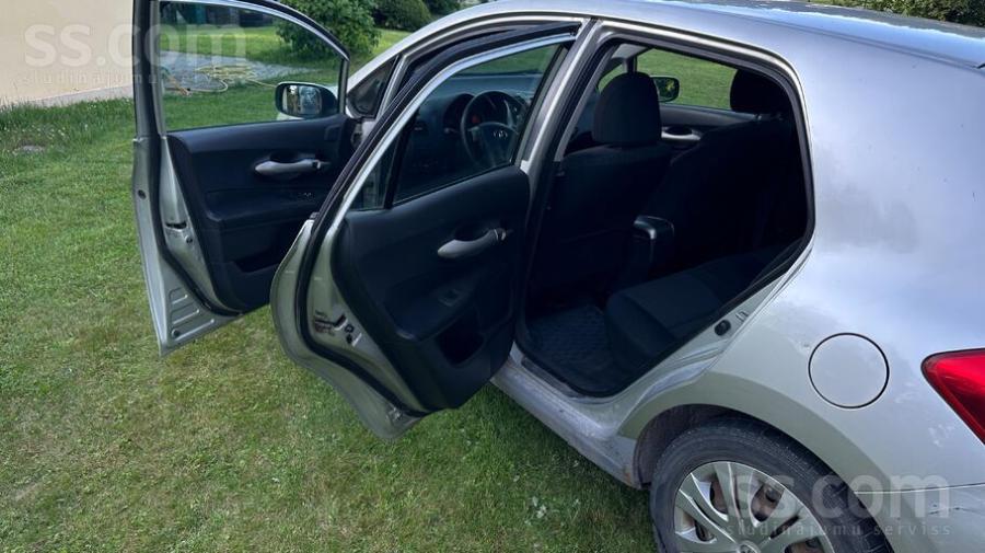 Pelēks Toyota Auris 2008 Rīga, ar dzinēja tilpumu 1.60 L un nobraukumu 264 tūkst. km par 1150 €, foto 6 vietnē AUTOMOTO.COM.LV