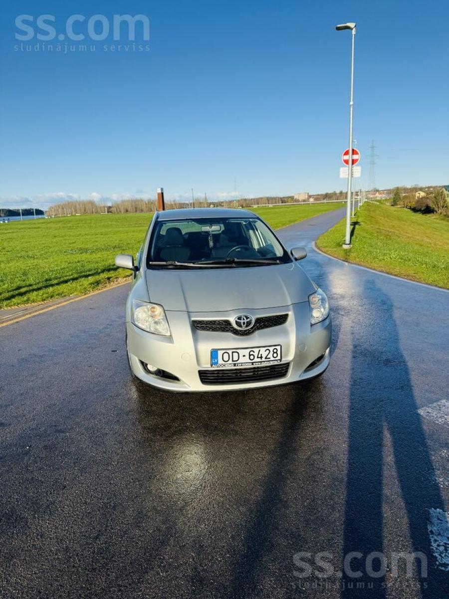 Pelēks Toyota Auris 2008 Ogre, ar dzinēja tilpumu 2.00 L un nobraukumu 264 tūkst. km par 2000 €, foto 1 vietnē AUTOMOTO.COM.LV