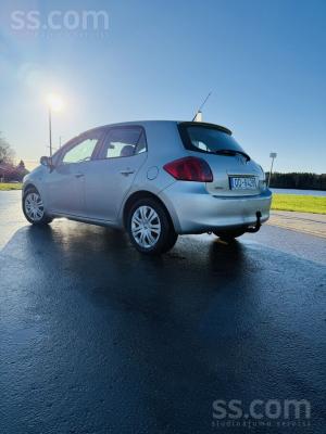 Pelēks Toyota Auris 2008 Ogre, ar dzinēja tilpumu 2.00 L un nobraukumu 264 tūkst. km par 2000 €, foto 3 vietnē AUTOMOTO.COM.LV