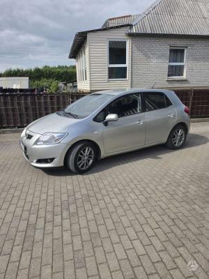 Pelēks Toyota Auris 2008 Tauragė, ar dzinēja tilpumu 2.00 L un nobraukumu 231 tūkst. km par 2200 €, foto  vietnē AUTOMOTO.COM.LV