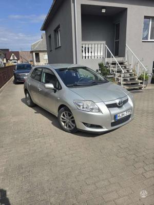 Grey Toyota Auris 2008 in Taurage, with an engine capacity of 2.00 L and mileage of 231 thousand km for 2200 €, photo 3 on AUTOMOTO.COM.LV