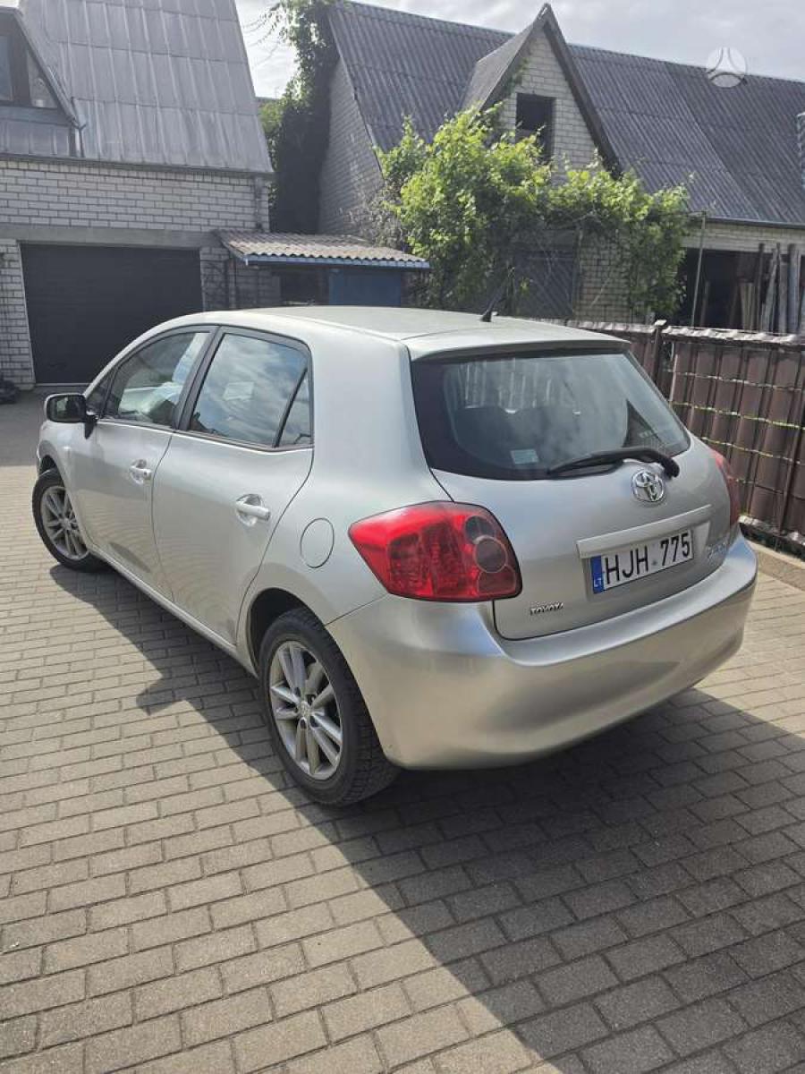 Grey Toyota Auris 2008 in Taurage, with an engine capacity of 2.00 L and mileage of 231 thousand km for 2200 €, photo 4 on AUTOMOTO.COM.LV