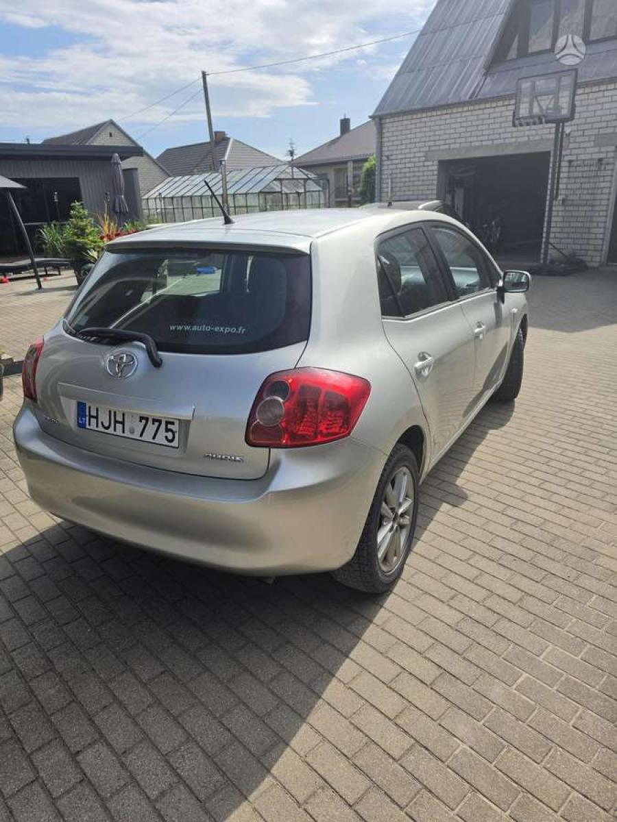 Grey Toyota Auris 2008 in Taurage, with an engine capacity of 2.00 L and mileage of 231 thousand km for 2200 €, photo 5 on AUTOMOTO.COM.LV