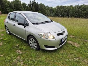 Grey Toyota Auris 2008 in Tartu, with an engine capacity of 1.40 L and mileage of 369 thousand km for 1450 €, photo  on AUTOMOTO.COM.LV
