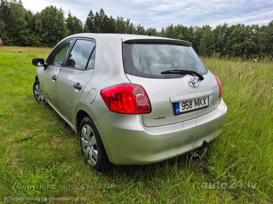 Grey Toyota Auris 2008 in Tartu, with an engine capacity of 1.40 L and mileage of 369 thousand km for 1450 €, photo 3 on AUTOMOTO.COM.LV