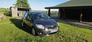 Pelēks Toyota Auris 2008 Alīta, ar dzinēja tilpumu 2.00 L un nobraukumu 183 tūkst. km par 2650 €, foto 4 vietnē AUTOMOTO.COM.LV
