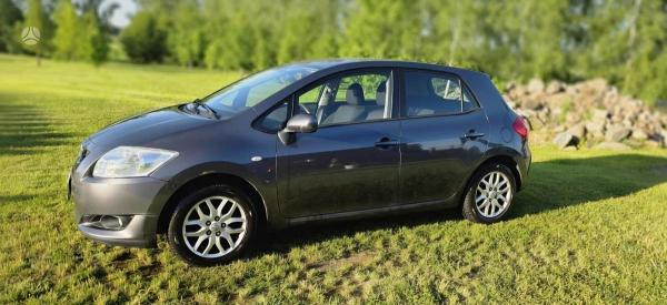 Grey Toyota Auris 2008 in Alytus, with an engine capacity of 2.00 L and mileage of 183 thousand km for 2650 €, photo 4 on AUTOMOTO.COM.LV