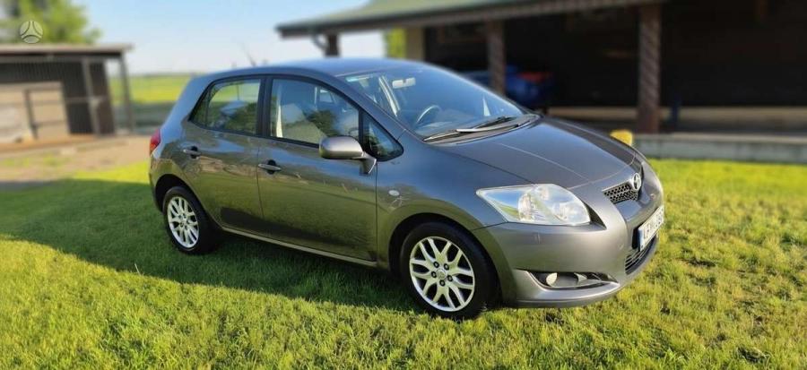 Pelēks Toyota Auris 2008 Alīta, ar dzinēja tilpumu 2.00 L un nobraukumu 183 tūkst. km par 2650 €, foto 6 vietnē AUTOMOTO.COM.LV