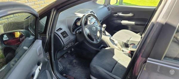 Grey Toyota Auris 2008 in Alytus, with an engine capacity of 2.00 L and mileage of 183 thousand km for 2650 €, photo 8 on AUTOMOTO.COM.LV