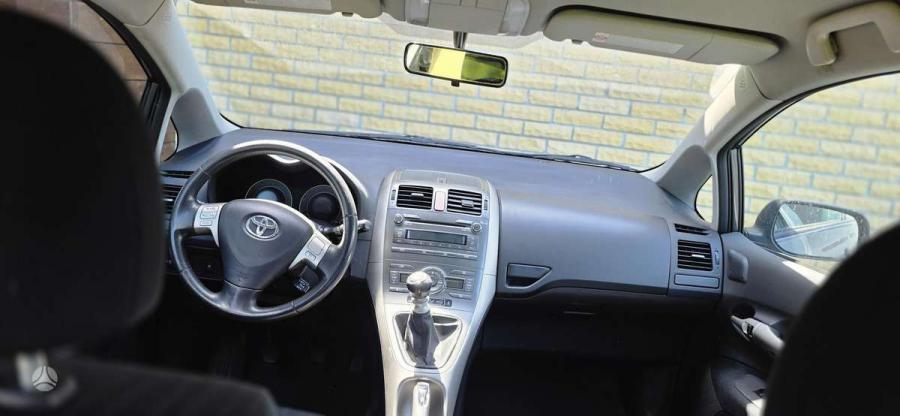 Pelēks Toyota Auris 2008 Alīta, ar dzinēja tilpumu 2.00 L un nobraukumu 183 tūkst. km par 2650 €, foto 12 vietnē AUTOMOTO.COM.LV