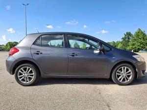 Pelēks Toyota Auris 2008 Kauņa, ar dzinēja tilpumu 1.36 L un nobraukumu 265 tūkst. km par 2100 €, foto 3 vietnē AUTOMOTO.COM.LV