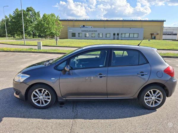 Pelēks Toyota Auris 2008 Kauņa, ar dzinēja tilpumu 1.36 L un nobraukumu 265 tūkst. km par 2100 €, foto 4 vietnē AUTOMOTO.COM.LV