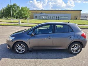 Pelēks Toyota Auris 2008 Kauņa, ar dzinēja tilpumu 1.36 L un nobraukumu 265 tūkst. km par 2100 €, foto 5 vietnē AUTOMOTO.COM.LV