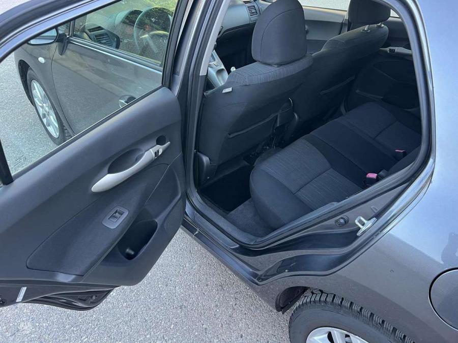 Grey Toyota Auris 2008 in Kaunas, with an engine capacity of 1.36 L and mileage of 252 thousand km for 2650 €, photo 11 on AUTOMOTO.COM.LV