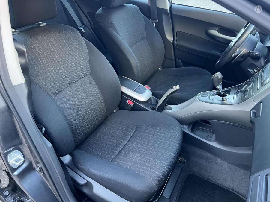 Grey Toyota Auris 2008 in Kaunas, with an engine capacity of 1.36 L and mileage of 252 thousand km for 2650 €, photo 14 on AUTOMOTO.COM.LV