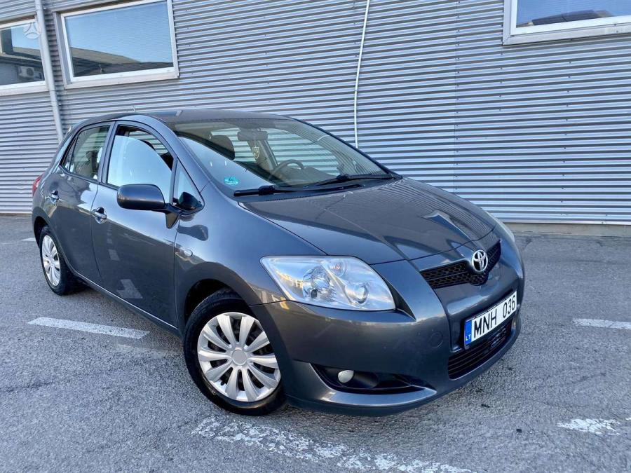 Pelēks Toyota Auris 2008 Šauļi, ar dzinēja tilpumu 2.00 L un nobraukumu 270 tūkst. km par 2150 €, foto 1 vietnē AUTOMOTO.COM.LV