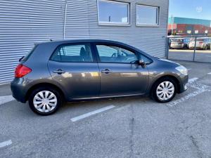 Pelēks Toyota Auris 2008 Šauļi, ar dzinēja tilpumu 2.00 L un nobraukumu 270 tūkst. km par 2150 €, foto 5 vietnē AUTOMOTO.COM.LV