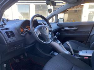 Pelēks Toyota Auris 2008 Šauļi, ar dzinēja tilpumu 2.00 L un nobraukumu 270 tūkst. km par 2150 €, foto 10 vietnē AUTOMOTO.COM.LV