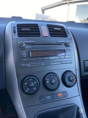 Pelēks Toyota Auris 2008 Šauļi, ar dzinēja tilpumu 2.00 L un nobraukumu 270 tūkst. km par 2150 €, foto 14 vietnē AUTOMOTO.COM.LV