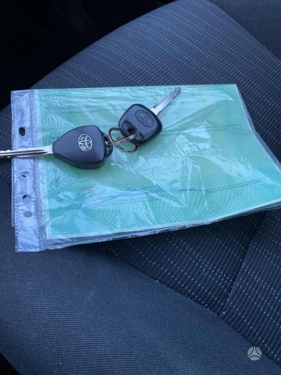 Pelēks Toyota Auris 2008 Šauļi, ar dzinēja tilpumu 2.00 L un nobraukumu 270 tūkst. km par 2150 €, foto 16 vietnē AUTOMOTO.COM.LV