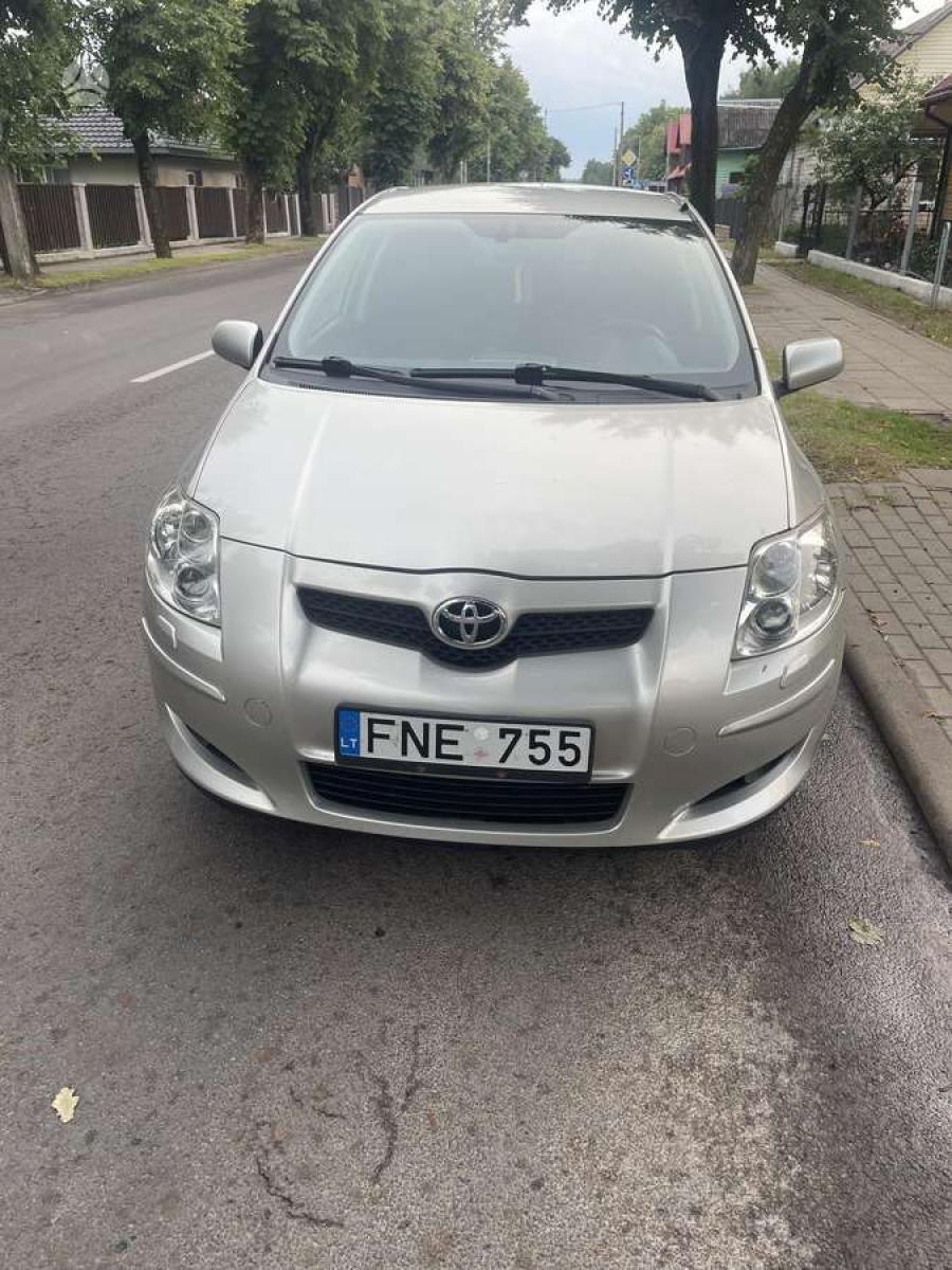 Grey Toyota Auris 2008 in Salcininkai, with an engine capacity of 1.60 L and mileage of 211 thousand km for 2300 €, photo 1 on AUTOMOTO.COM.LV