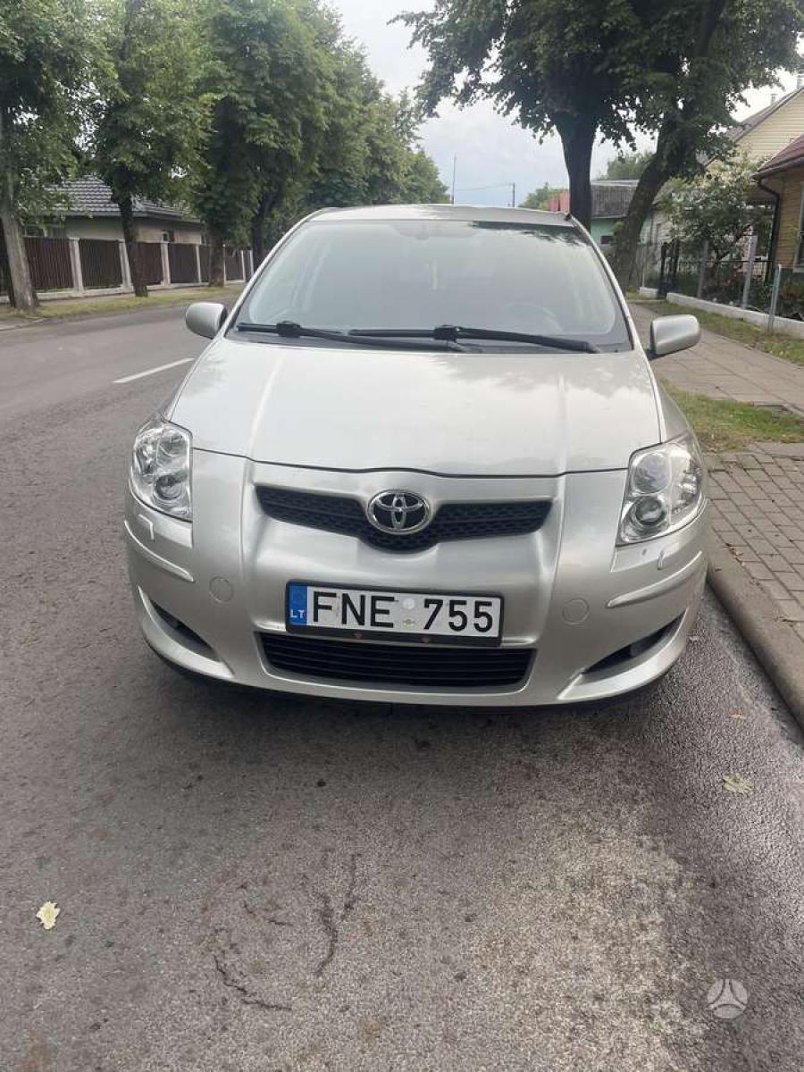 Grey Toyota Auris 2008 in Salcininkai, with an engine capacity of 1.60 L and mileage of 211 thousand km for 2300 €, photo 3 on AUTOMOTO.COM.LV
