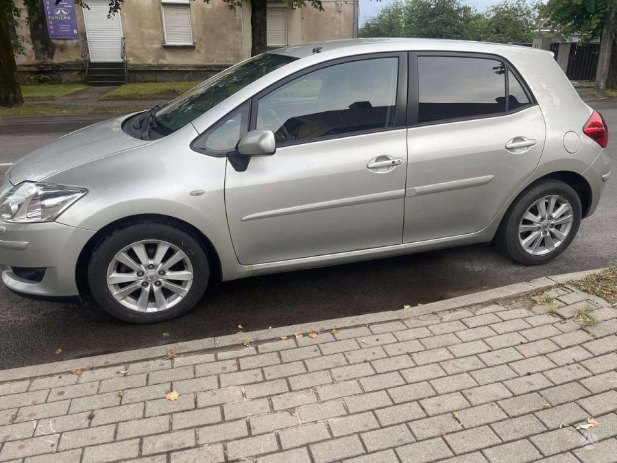 Grey Toyota Auris 2008 in Salcininkai, with an engine capacity of 1.60 L and mileage of 211 thousand km for 2300 €, photo 4 on AUTOMOTO.COM.LV