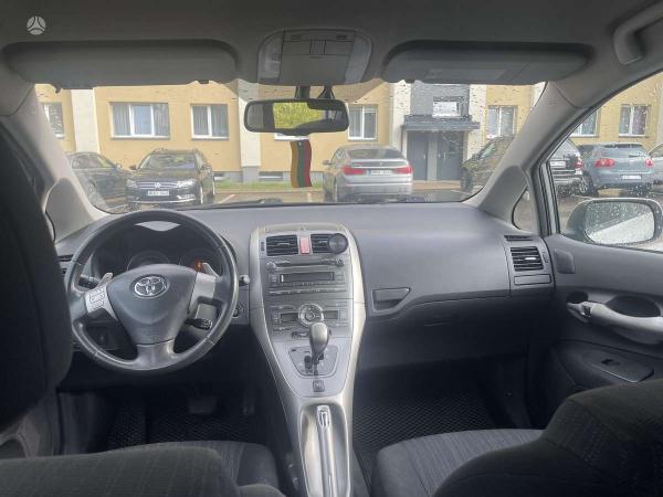 Grey Toyota Auris 2008 in Salcininkai, with an engine capacity of 1.60 L and mileage of 211 thousand km for 2300 €, photo 7 on AUTOMOTO.COM.LV