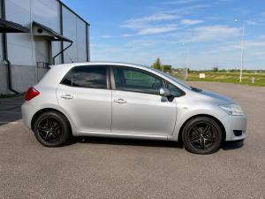 Pelēks Toyota Auris 2008 Tallina, ar dzinēja tilpumu 1.40 L un nobraukumu 456 tūkst. km par 1399 €, foto 4 vietnē AUTOMOTO.COM.LV