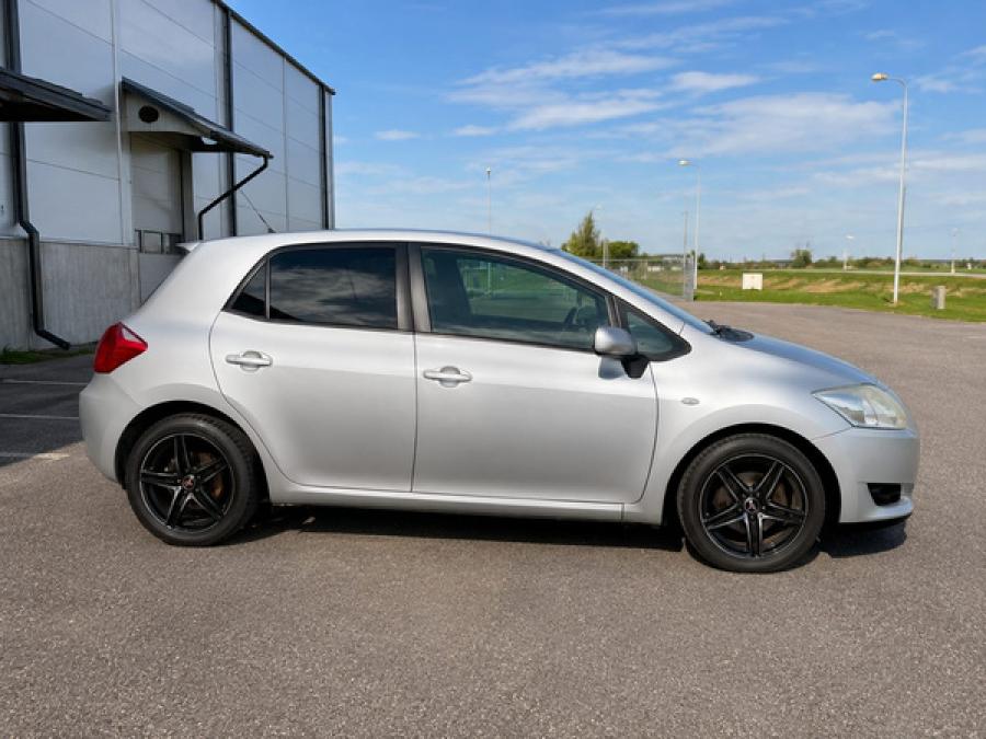 Pelēks Toyota Auris 2008 Tallina, ar dzinēja tilpumu 1.40 L un nobraukumu 456 tūkst. km par 1399 €, foto 4 vietnē AUTOMOTO.COM.LV