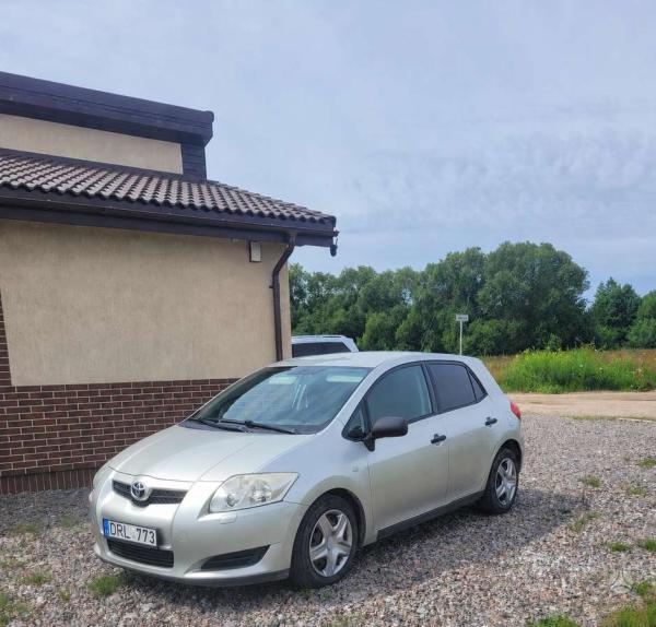 Pelēks Toyota Auris 2008 Gargždai, ar dzinēja tilpumu 1.36 L un nobraukumu 270 tūkst. km par 1250 €, foto 1 vietnē AUTOMOTO.COM.LV