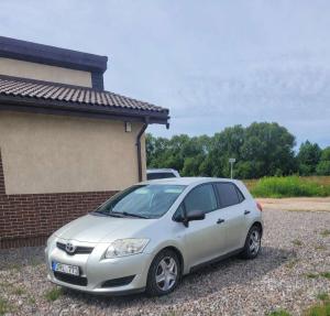 Grey Toyota Auris 2008 in Gargzdai, with an engine capacity of 1.36 L and mileage of 270 thousand km for 1250 €, photo  on AUTOMOTO.COM.LV