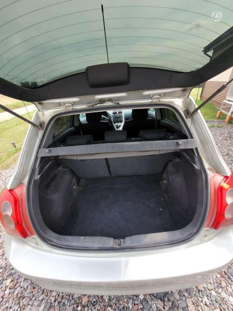 Grey Toyota Auris 2008 in Gargzdai, with an engine capacity of 1.36 L and mileage of 270 thousand km for 1250 €, photo 5 on AUTOMOTO.COM.LV