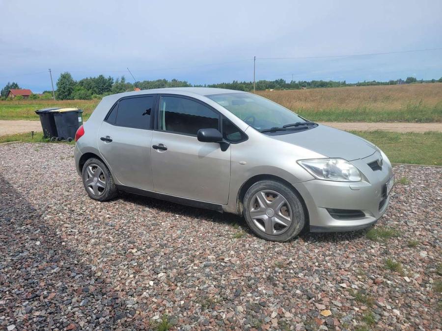 Grey Toyota Auris 2008 in Gargzdai, with an engine capacity of 1.36 L and mileage of 270 thousand km for 1250 €, photo 6 on AUTOMOTO.COM.LV