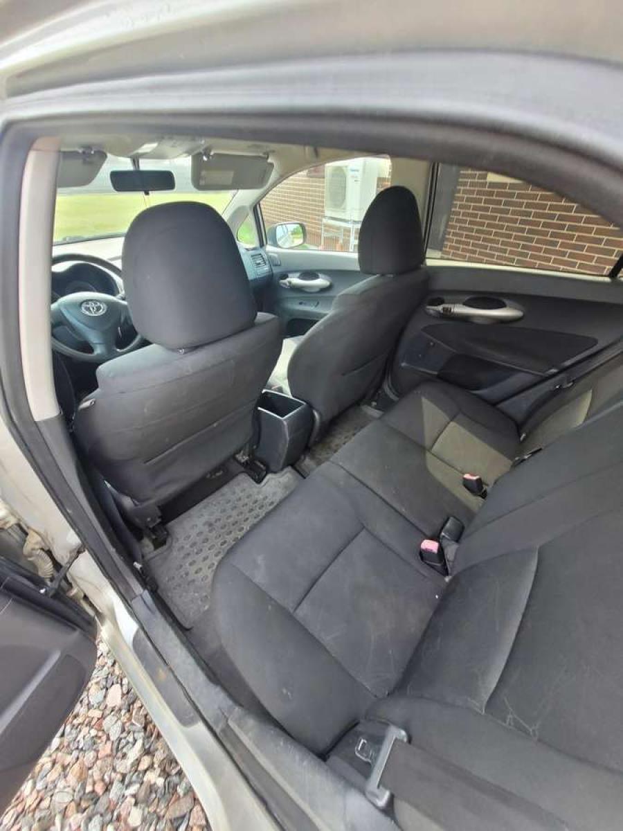 Grey Toyota Auris 2008 in Gargzdai, with an engine capacity of 1.36 L and mileage of 270 thousand km for 1250 €, photo 9 on AUTOMOTO.COM.LV