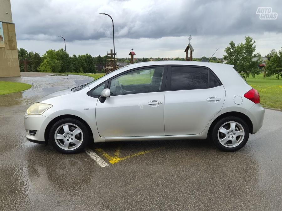 Pelēks Toyota Auris 2008 Kauņa, ar dzinēja tilpumu 2.00 L un nobraukumu 210 tūkst. km par 2700 €, foto 4 vietnē AUTOMOTO.COM.LV