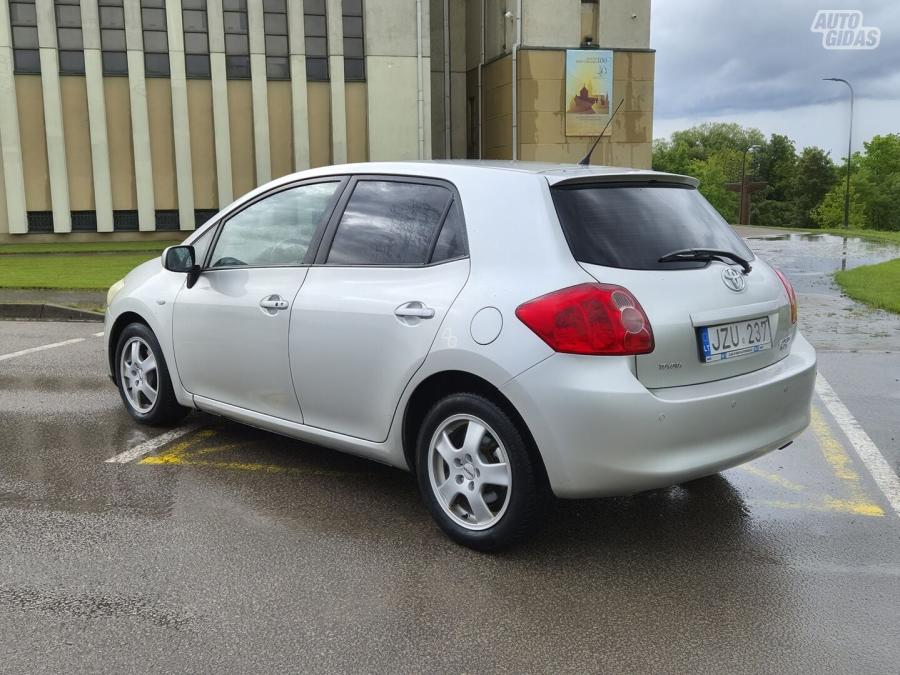 Pelēks Toyota Auris 2008 Kauņa, ar dzinēja tilpumu 2.00 L un nobraukumu 210 tūkst. km par 2700 €, foto 5 vietnē AUTOMOTO.COM.LV