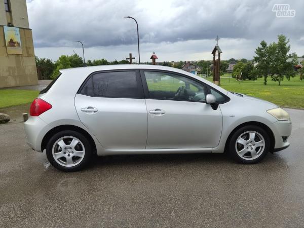 Grey Toyota Auris 2008 in Kaunas, with an engine capacity of 2.00 L and mileage of 210 thousand km for 2700 €, photo 6 on AUTOMOTO.COM.LV