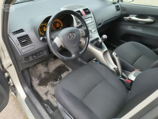 Grey Toyota Auris 2008 in Kaunas, with an engine capacity of 2.00 L and mileage of 210 thousand km for 2700 €, photo 7 on AUTOMOTO.COM.LV
