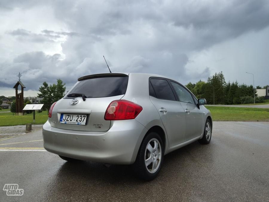 Pelēks Toyota Auris 2008 Kauņa, ar dzinēja tilpumu 2.00 L un nobraukumu 210 tūkst. km par 2700 €, foto 14 vietnē AUTOMOTO.COM.LV